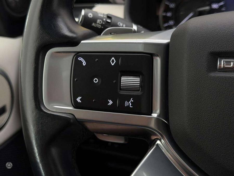 Black Land Rover Discovery 2022 in Vilnius, with an engine capacity of 3.00 L and mileage of 64 thousand km for 36999 €, photo 28 on AUTOMOTO.COM.LV
