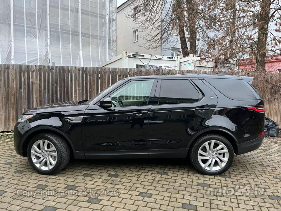 Melns Land Rover Discovery 2019 Tallina, ar dzinēja tilpumu 3.00 L un nobraukumu 97 tūkst. km par 39500 €, foto 2 vietnē AUTOMOTO.COM.LV