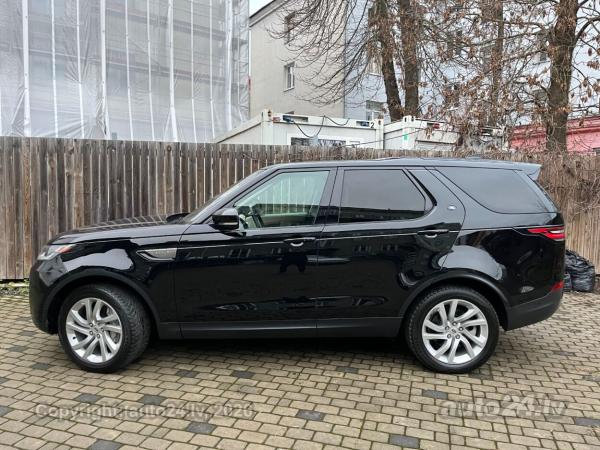 Melns Land Rover Discovery 2019 Tallina, ar dzinēja tilpumu 3.00 L un nobraukumu 97 tūkst. km par 39500 €, foto 2 vietnē AUTOMOTO.COM.LV
