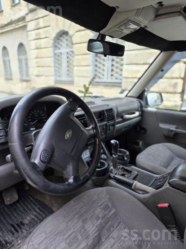 Blue Land Rover Discovery 2001 in Riga, with an engine capacity of 2.50 L and mileage of 268 thousand km for 6900 €, photo 6 on AUTOMOTO.COM.LV