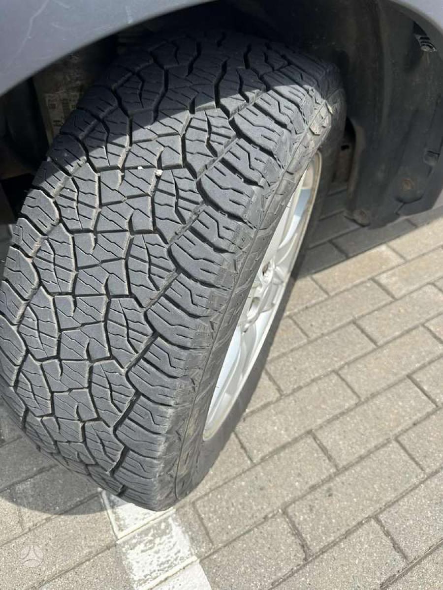 Zils Land Rover Discovery 2008 Viļņa, ar dzinēja tilpumu 2.72 L un nobraukumu 379 tūkst. km par 3900 €, foto 11 vietnē AUTOMOTO.COM.LV
