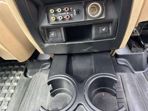 Zils Land Rover Discovery 2008 Viļņa, ar dzinēja tilpumu 2.72 L un nobraukumu 379 tūkst. km par 3900 €, foto 17 vietnē AUTOMOTO.COM.LV