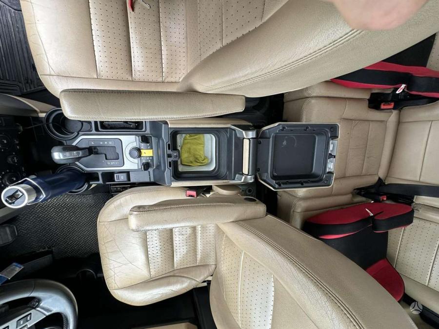 Zils Land Rover Discovery 2008 Viļņa, ar dzinēja tilpumu 2.72 L un nobraukumu 379 tūkst. km par 3900 €, foto 25 vietnē AUTOMOTO.COM.LV
