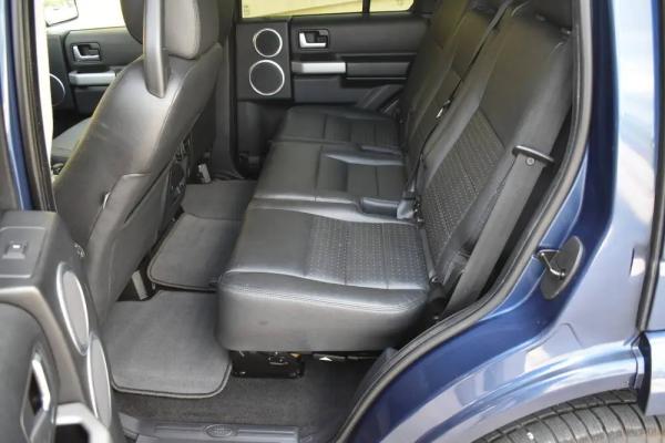 Blue Land Rover Discovery 2008 in Talsi, with an engine capacity of 2.70 L and mileage of 260 thousand km for 8500 €, photo 8 on AUTOMOTO.COM.LV