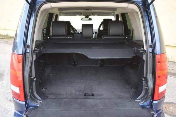 Blue Land Rover Discovery 2008 in Talsi, with an engine capacity of 2.70 L and mileage of 260 thousand km for 8500 €, photo 9 on AUTOMOTO.COM.LV