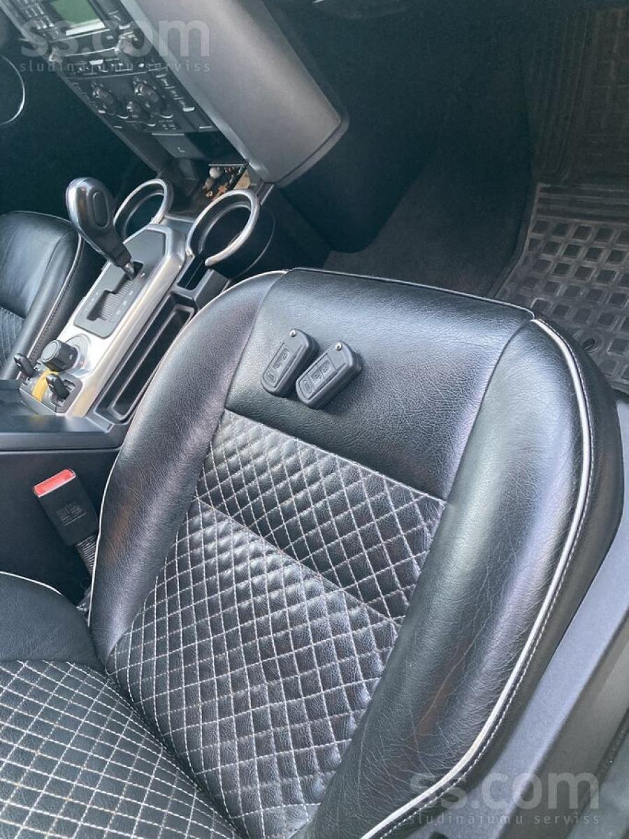 Zils Land Rover Discovery 2009 Rīga, ar dzinēja tilpumu 2.70 L un nobraukumu 303 tūkst. km par 3600 €, foto 5 vietnē AUTOMOTO.COM.LV