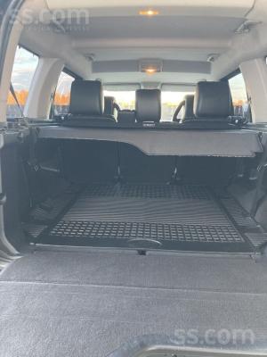 Zils Land Rover Discovery 2009 Rīga, ar dzinēja tilpumu 2.70 L un nobraukumu 303 tūkst. km par 3600 €, foto 7 vietnē AUTOMOTO.COM.LV
