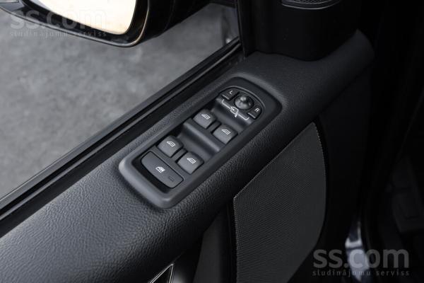 Zils Land Rover Discovery 2016 Jelgava, ar dzinēja tilpumu 3.00 L un nobraukumu 0 tūkst. km par 12999 €, foto 7 vietnē AUTOMOTO.COM.LV