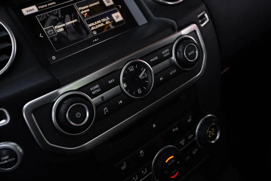 Zils Land Rover Discovery 2016 Jelgava, ar dzinēja tilpumu 3.00 L un nobraukumu 242 tūkst. km par 12999 €, foto 18 vietnē AUTOMOTO.COM.LV