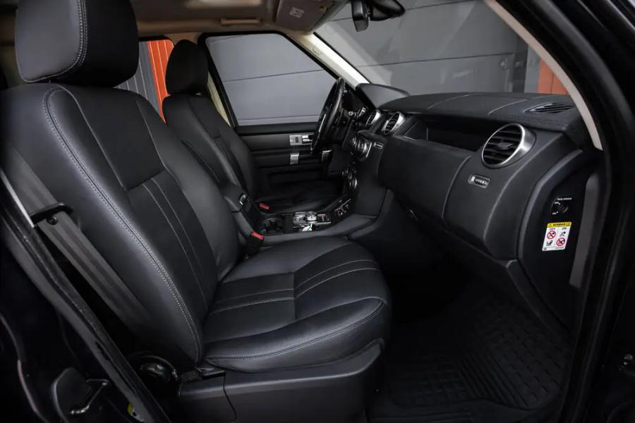 Zils Land Rover Discovery 2016 Jelgava, ar dzinēja tilpumu 3.00 L un nobraukumu 242 tūkst. km par 12999 €, foto 28 vietnē AUTOMOTO.COM.LV