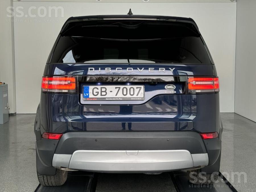 Blue Land Rover Discovery 2018 in Riga, with an engine capacity of 3.00 L and mileage of 218 thousand km for 29900 €, photo 2 on AUTOMOTO.COM.LV