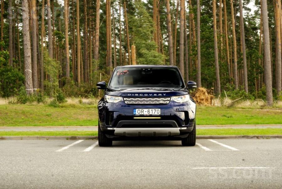 Blue Land Rover Discovery 2018 in Riga, with an engine capacity of 3.00 L and mileage of 237 thousand km for 19590 €, photo 4 on AUTOMOTO.COM.LV