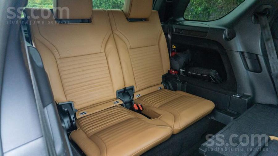 Blue Land Rover Discovery 2018 in Riga, with an engine capacity of 3.00 L and mileage of 237 thousand km for 19590 €, photo 36 on AUTOMOTO.COM.LV