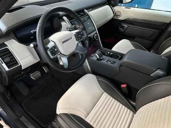 Blue Land Rover Discovery 2024 in Vilnius, with an engine capacity of 3.00 L and mileage of 34 thousand km for 64500 €, photo 9 on AUTOMOTO.COM.LV