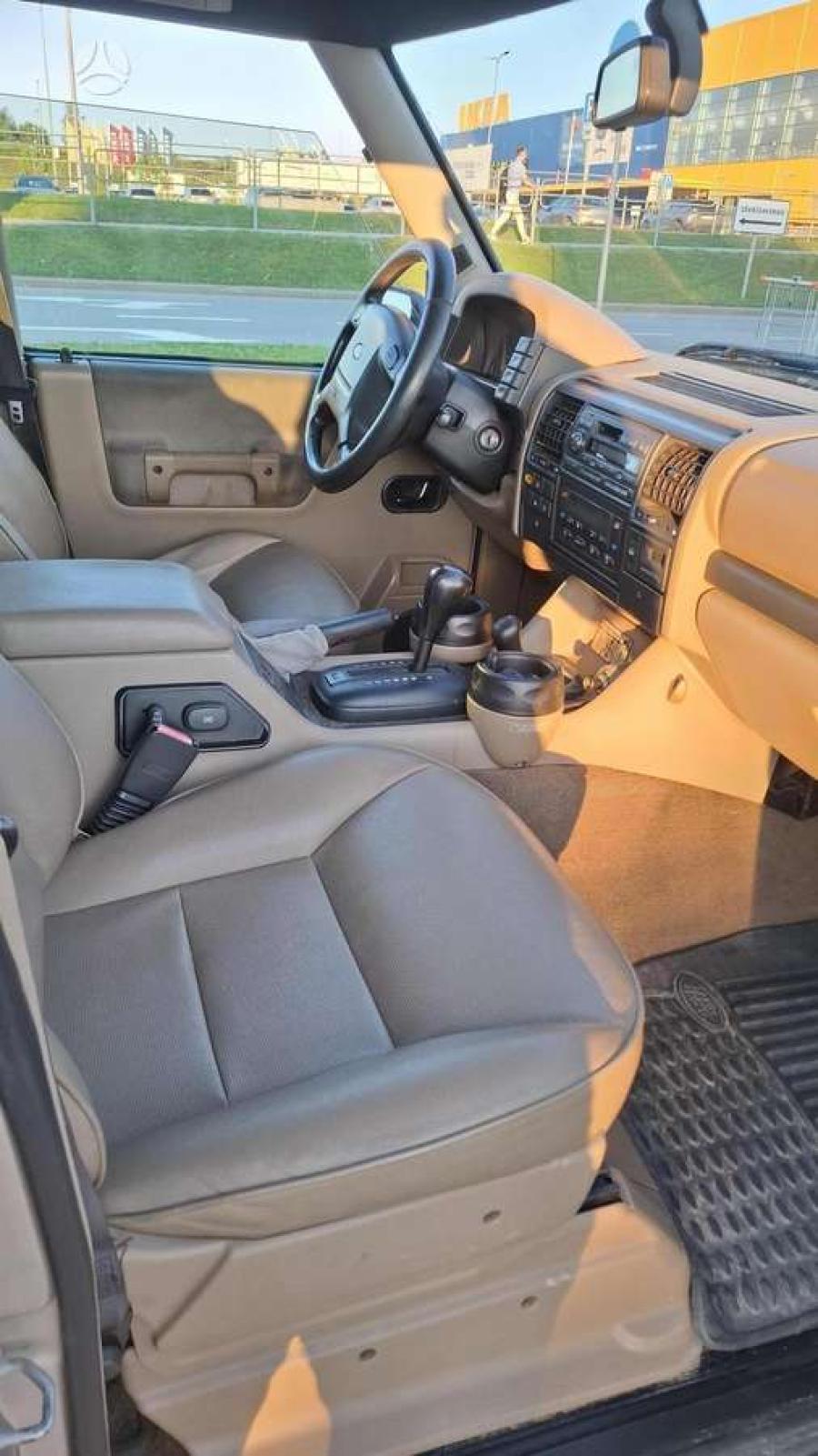 Brown Land Rover Discovery 2002 in Vilnius, with an engine capacity of 3.95 L and mileage of 235 thousand km for 4900 €, photo 5 on AUTOMOTO.COM.LV
