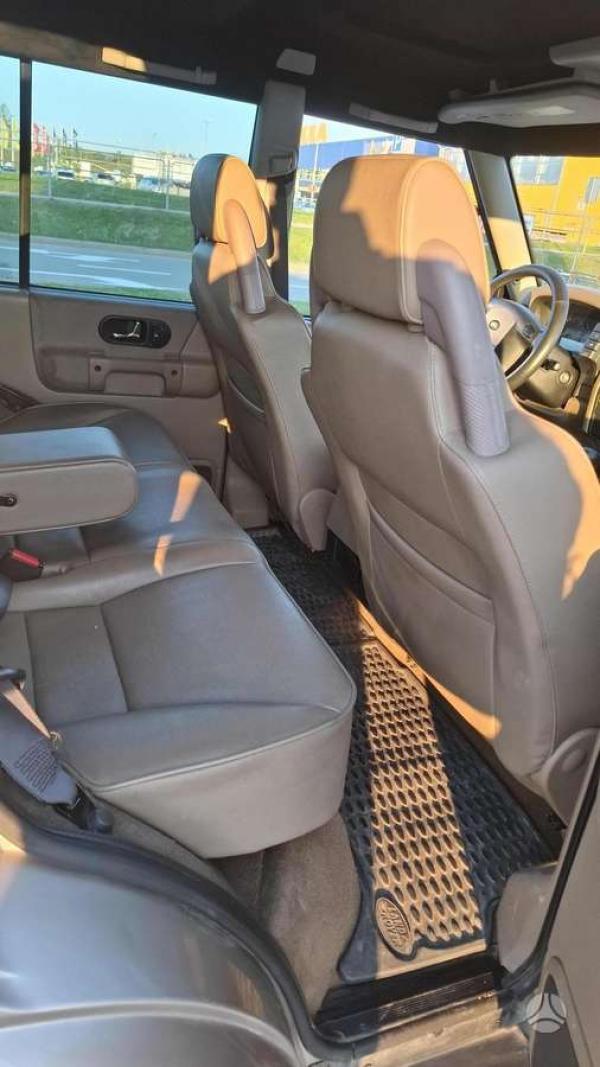 Brown Land Rover Discovery 2002 in Vilnius, with an engine capacity of 3.95 L and mileage of 235 thousand km for 4900 €, photo 5 on AUTOMOTO.COM.LV