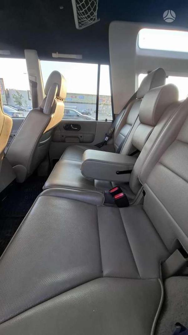 Brown Land Rover Discovery 2002 in Vilnius, with an engine capacity of 3.95 L and mileage of 235 thousand km for 4900 €, photo 9 on AUTOMOTO.COM.LV