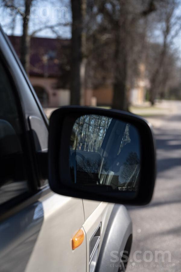 Brūns Land Rover Discovery 2007 Valmiera, ar dzinēja tilpumu 2.70 L un nobraukumu 322 tūkst. km par 5200 €, foto 8 vietnē AUTOMOTO.COM.LV