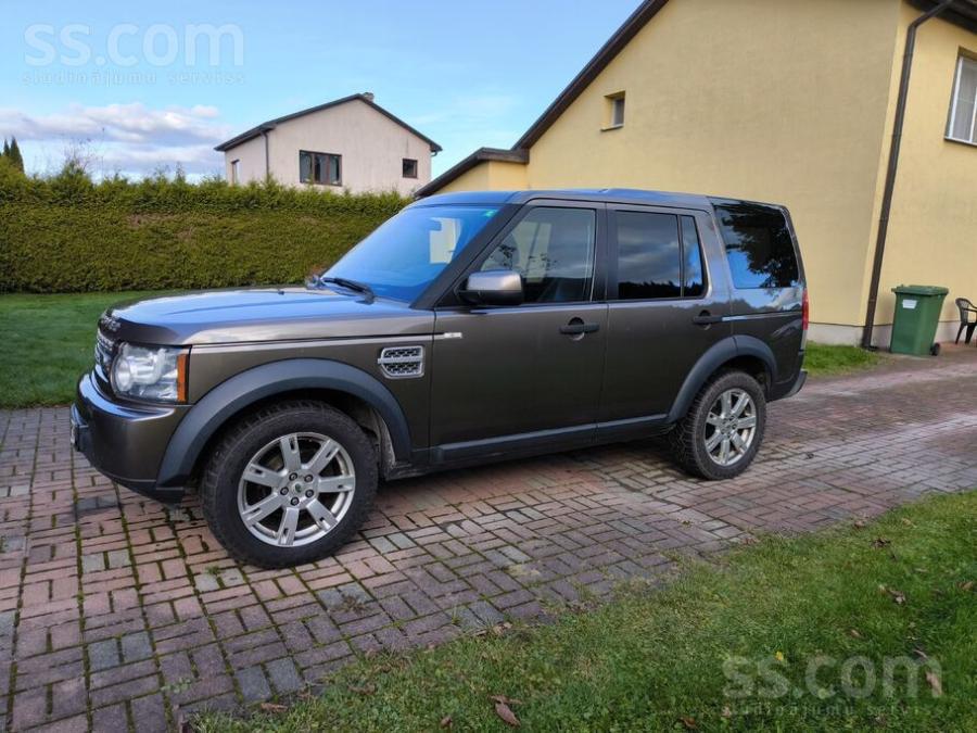 Brown Land Rover Discovery 2010 in Jelgava, with an engine capacity of 2.70 L and mileage of 328 thousand km for 7800 €, photo 3 on AUTOMOTO.COM.LV