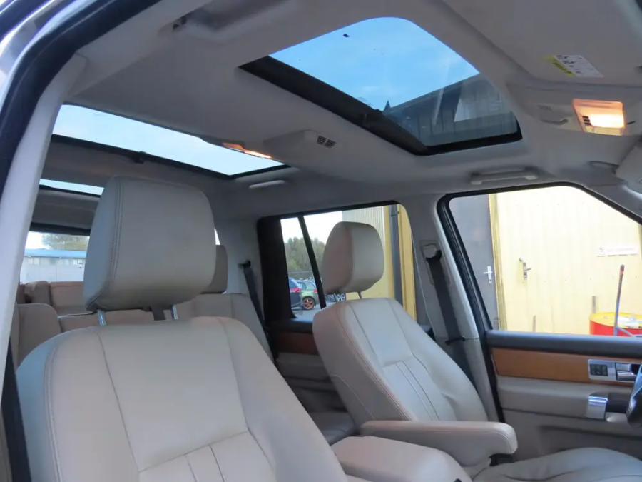 Brūns Land Rover Discovery 2010 Rīga, ar dzinēja tilpumu 3.00 L un nobraukumu 240 tūkst. km par 9900 €, foto 10 vietnē AUTOMOTO.COM.LV