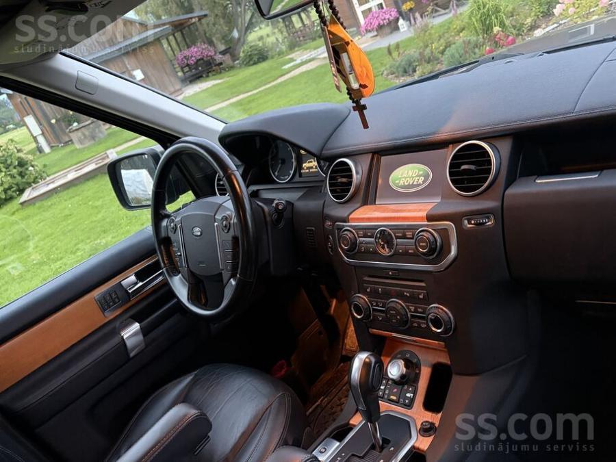 Brown Land Rover Discovery 2010 in Valmiera, with an engine capacity of 3.00 L and mileage of 310 thousand km for 11500 €, photo 7 on AUTOMOTO.COM.LV