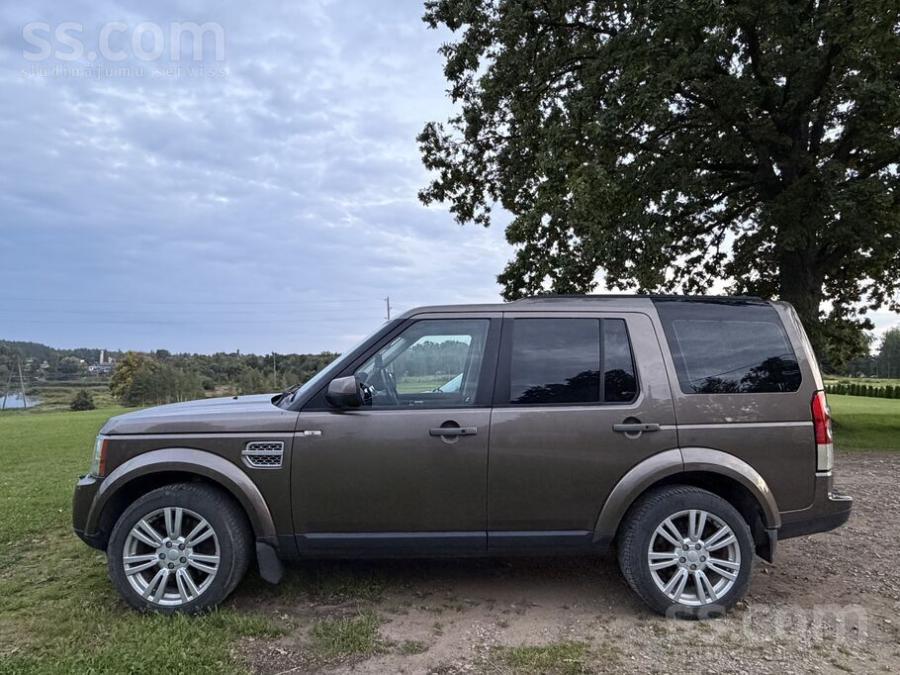 Brown Land Rover Discovery 2010 in Valmiera, with an engine capacity of 3.00 L and mileage of 310 thousand km for 11500 €, photo 9 on AUTOMOTO.COM.LV