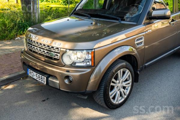 Brown Land Rover Discovery 2010 in Valmiera, with an engine capacity of 3.00 L and mileage of 310 thousand km for 11500 €, photo 6 on AUTOMOTO.COM.LV
