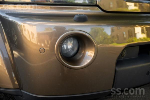 Brown Land Rover Discovery 2010 in Valmiera, with an engine capacity of 3.00 L and mileage of 310 thousand km for 11500 €, photo 8 on AUTOMOTO.COM.LV