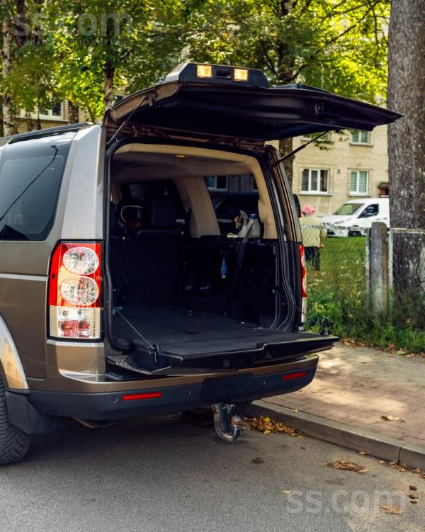 Brown Land Rover Discovery 2010 in Valmiera, with an engine capacity of 3.00 L and mileage of 310 thousand km for 11500 €, photo 9 on AUTOMOTO.COM.LV