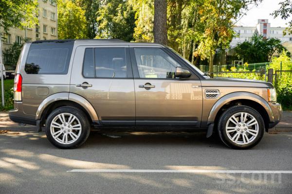 Brown Land Rover Discovery 2010 in Valmiera, with an engine capacity of 3.00 L and mileage of 310 thousand km for 11500 €, photo 10 on AUTOMOTO.COM.LV
