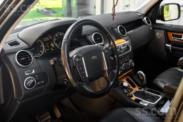 Brown Land Rover Discovery 2010 in Valmiera, with an engine capacity of 3.00 L and mileage of 310 thousand km for 11500 €, photo 11 on AUTOMOTO.COM.LV