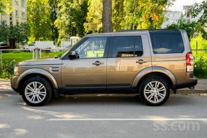 Brown Land Rover Discovery 2010 in Valmiera, with an engine capacity of 3.00 L and mileage of 310 thousand km for 10500 €, photo 3 on AUTOMOTO.COM.LV