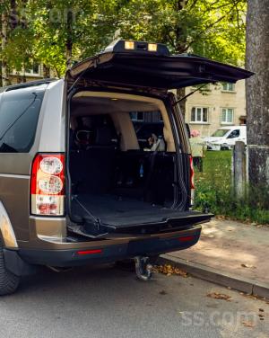 Brown Land Rover Discovery 2010 in Valmiera, with an engine capacity of 3.00 L and mileage of 310 thousand km for 10500 €, photo 9 on AUTOMOTO.COM.LV