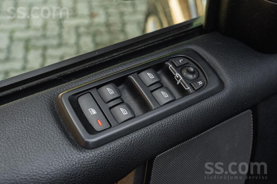 Brown Land Rover Discovery 2010 in Valmiera, with an engine capacity of 3.00 L and mileage of 310 thousand km for 10500 €, photo 11 on AUTOMOTO.COM.LV