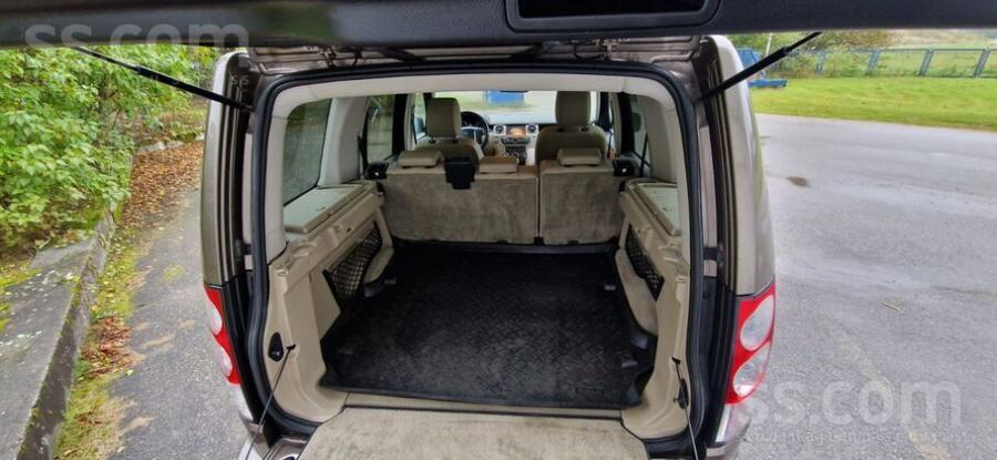 Brown Land Rover Discovery 2011 in Riga, with an engine capacity of 3.00 L and mileage of 330 thousand km for 6100 €, photo 4 on AUTOMOTO.COM.LV
