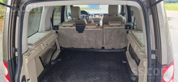 Brown Land Rover Discovery 2011 in Riga, with an engine capacity of 3.00 L and mileage of 330 thousand km for 6100 €, photo 4 on AUTOMOTO.COM.LV