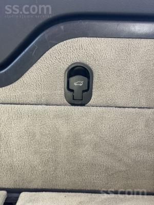 Brūns Land Rover Discovery 2012 Valmiera, ar dzinēja tilpumu 3.00 L un nobraukumu 335 tūkst. km par 16500 €, foto 13 vietnē AUTOMOTO.COM.LV