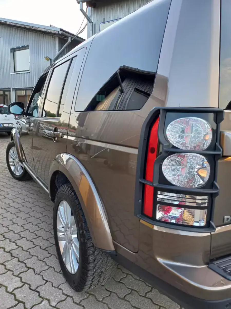 Brown Land Rover Discovery 2014 in Riga, with an engine capacity of 3.00 L and mileage of 0 thousand km for 12209 €, photo 6 on AUTOMOTO.COM.LV