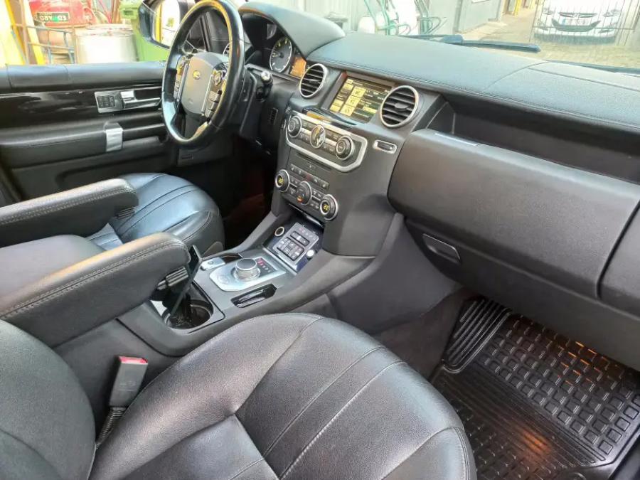 Brown Land Rover Discovery 2014 in Riga, with an engine capacity of 3.00 L and mileage of 0 thousand km for 12209 €, photo 11 on AUTOMOTO.COM.LV