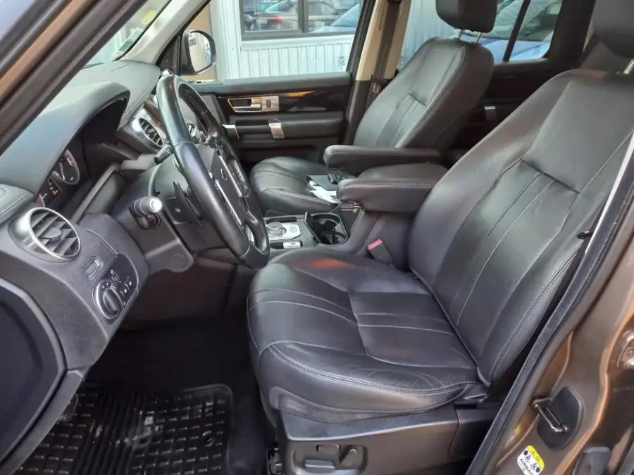 Brown Land Rover Discovery 2014 in Riga, with an engine capacity of 3.00 L and mileage of 0 thousand km for 12209 €, photo 14 on AUTOMOTO.COM.LV