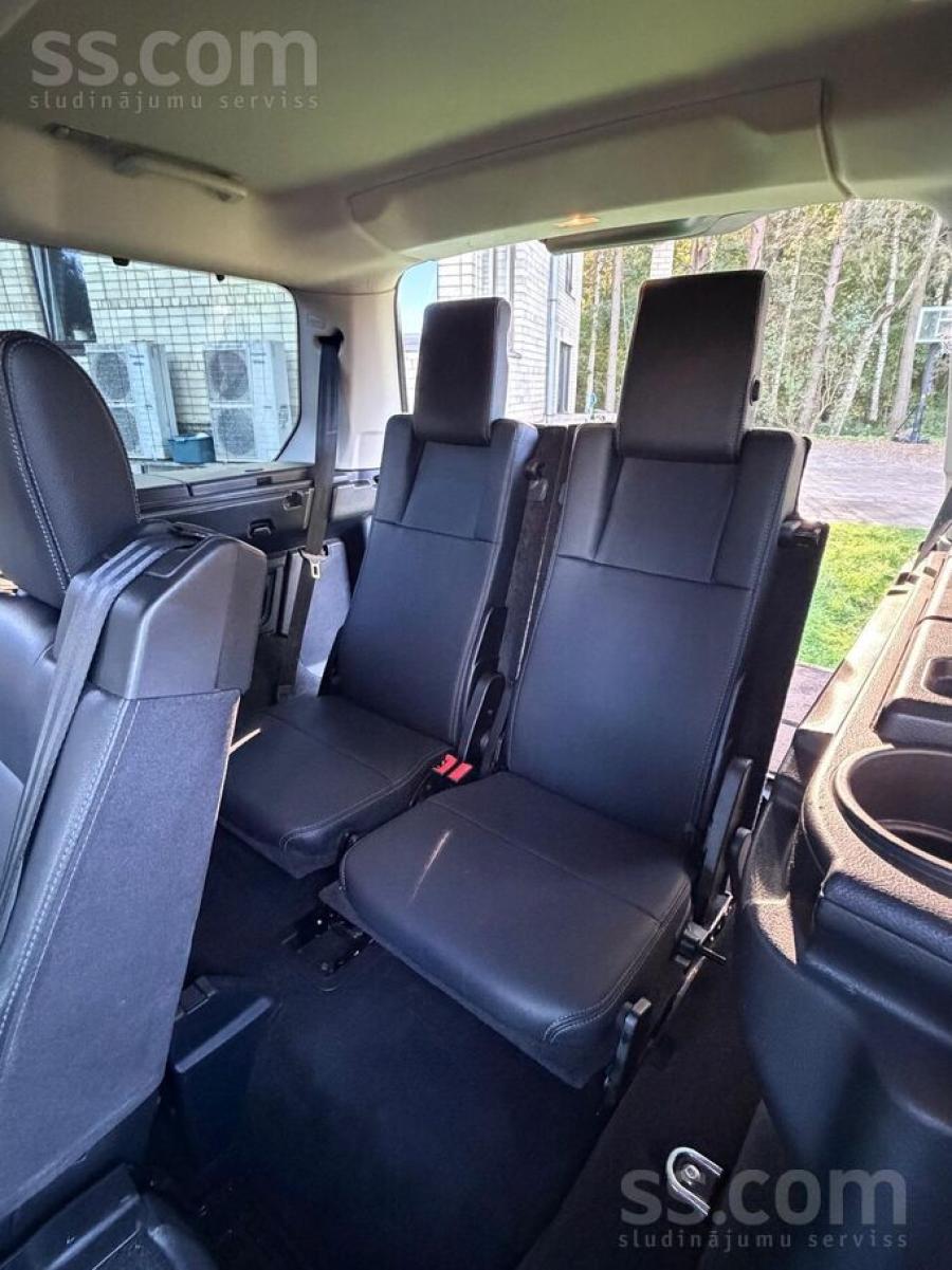 Brown Land Rover Discovery 2014 in Riga, with an engine capacity of 3.00 L and mileage of 207 thousand km for 13000 €, photo 11 on AUTOMOTO.COM.LV