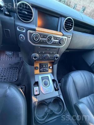 Brown Land Rover Discovery 2014 in Riga, with an engine capacity of 3.00 L and mileage of 207 thousand km for 13000 €, photo 12 on AUTOMOTO.COM.LV