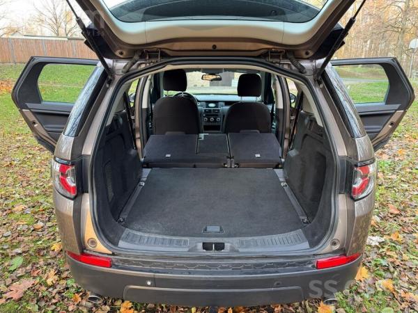 Brown Land Rover Discovery 2015 in Riga, with an engine capacity of 2.20 L and mileage of 186 thousand km for 8900 €, photo 5 on AUTOMOTO.COM.LV