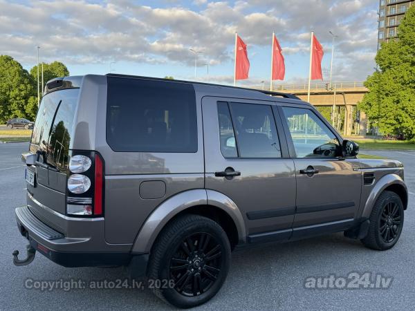 Land Rover Discovery 2015 in Tallinn on AUTOMOTO.COM.LV Brown Land Rover Discovery 2015 in Tallinn, with an engine capacity of 3.00 L and mileage of 240 thousand km for 12700 €, photo 4 on AUTOMOTO.COM.LV