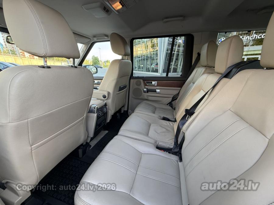 Brown Land Rover Discovery 2015 in Tallinn, with an engine capacity of 3.00 L and mileage of 240 thousand km for 12700 €, photo 8 on AUTOMOTO.COM.LV