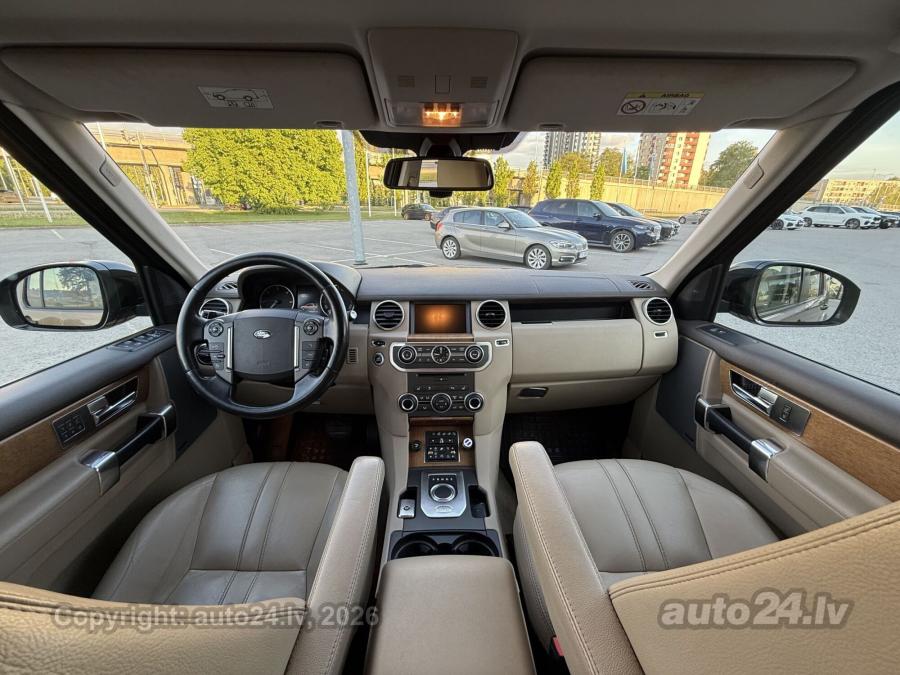 Brown Land Rover Discovery 2015 in Tallinn, with an engine capacity of 3.00 L and mileage of 240 thousand km for 12700 €, photo 9 on AUTOMOTO.COM.LV