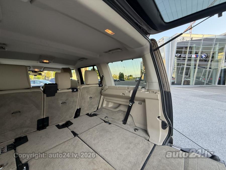 Brown Land Rover Discovery 2015 in Tallinn, with an engine capacity of 3.00 L and mileage of 240 thousand km for 12700 €, photo 10 on AUTOMOTO.COM.LV