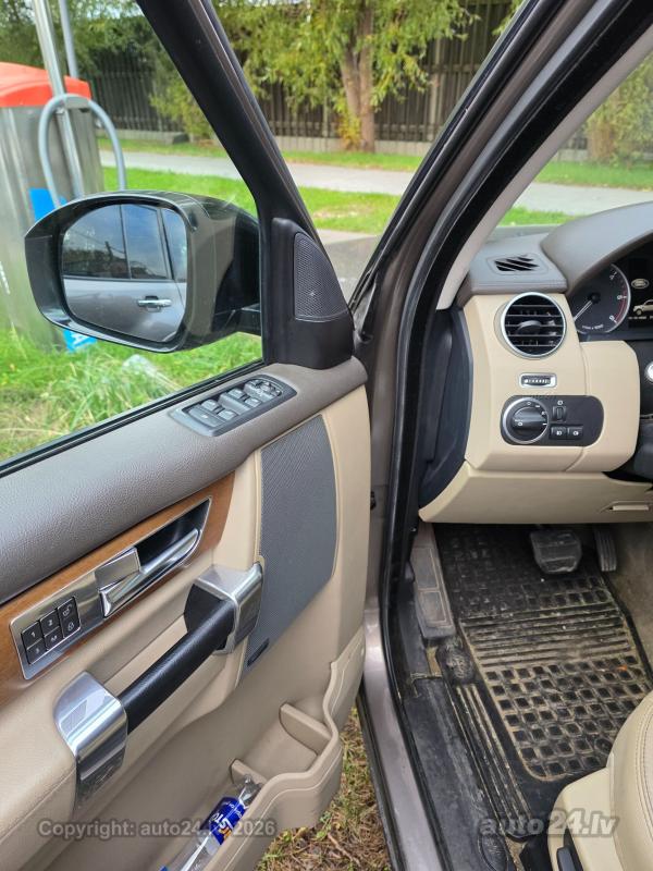 Brūns Land Rover Discovery 2015 Tallina, ar dzinēja tilpumu 3.00 L un nobraukumu 248 tūkst. km par 13500 €, foto 8 vietnē AUTOMOTO.COM.LV