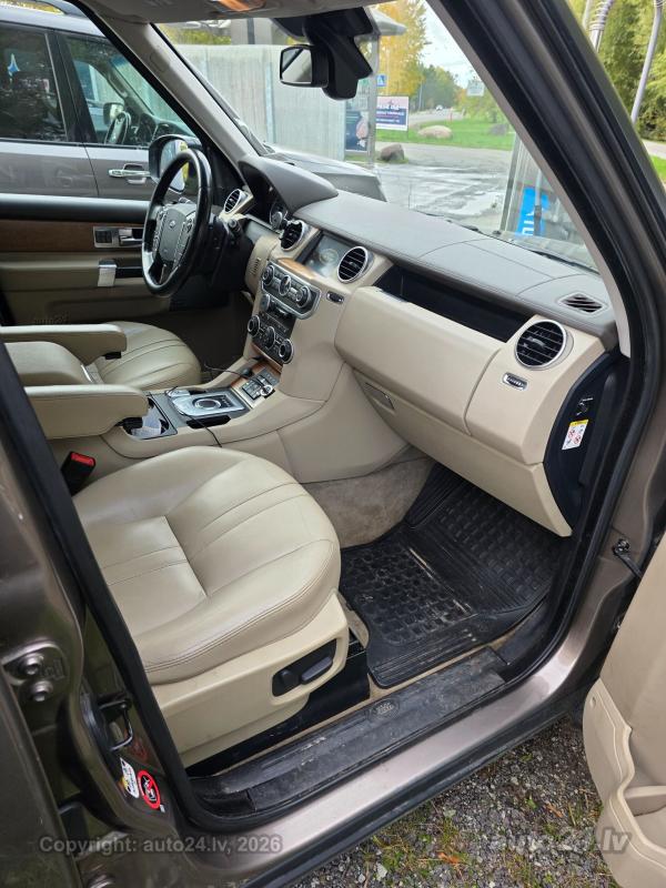 Brūns Land Rover Discovery 2015 Tallina, ar dzinēja tilpumu 3.00 L un nobraukumu 248 tūkst. km par 13500 €, foto 9 vietnē AUTOMOTO.COM.LV