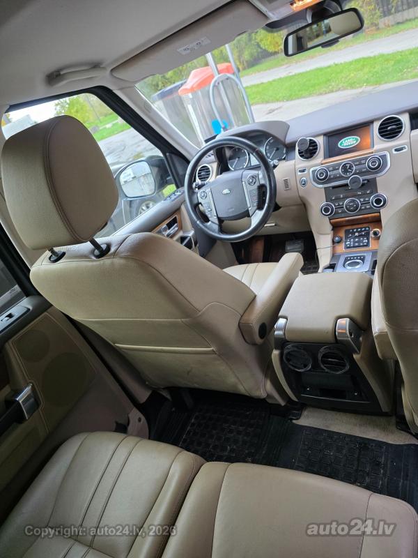 Brūns Land Rover Discovery 2015 Tallina, ar dzinēja tilpumu 3.00 L un nobraukumu 248 tūkst. km par 13500 €, foto 10 vietnē AUTOMOTO.COM.LV